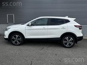 White Nissan Qashqai 2020 in Riga, with an engine capacity of 1.50 L and mileage of 89 thousand km for 14900 €, photo 3 on AUTOMOTO.COM.LV