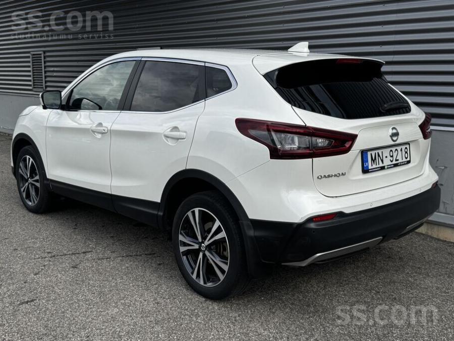 White Nissan Qashqai 2020 in Riga, with an engine capacity of 1.50 L and mileage of 89 thousand km for 14900 €, photo 4 on AUTOMOTO.COM.LV