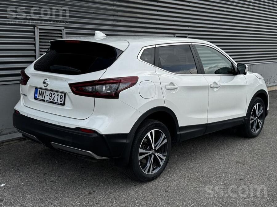 White Nissan Qashqai 2020 in Riga, with an engine capacity of 1.50 L and mileage of 89 thousand km for 14900 €, photo 6 on AUTOMOTO.COM.LV