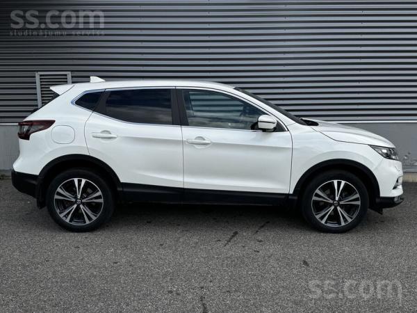 White Nissan Qashqai 2020 in Riga, with an engine capacity of 1.50 L and mileage of 89 thousand km for 14900 €, photo 6 on AUTOMOTO.COM.LV