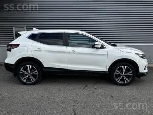 White Nissan Qashqai 2020 in Riga, with an engine capacity of 1.50 L and mileage of 89 thousand km for 14900 €, photo 7 on AUTOMOTO.COM.LV
