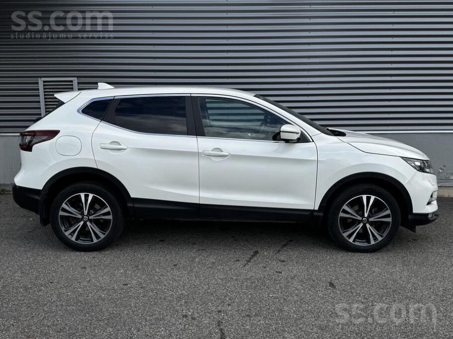 White Nissan Qashqai 2020 in Riga, with an engine capacity of 1.50 L and mileage of 89 thousand km for 14900 €, photo 7 on AUTOMOTO.COM.LV