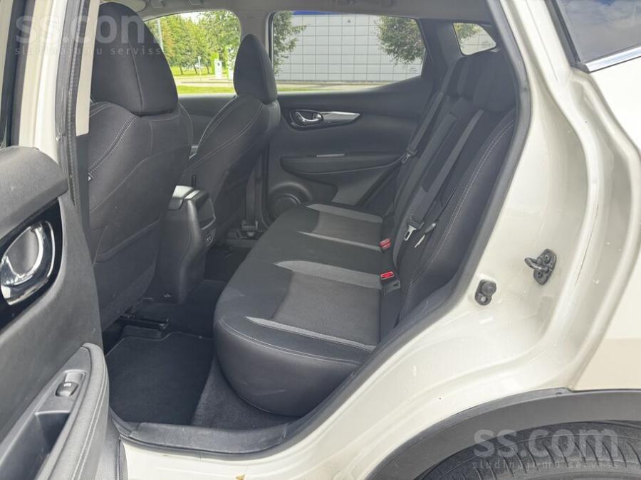 White Nissan Qashqai 2020 in Riga, with an engine capacity of 1.50 L and mileage of 89 thousand km for 14900 €, photo 11 on AUTOMOTO.COM.LV