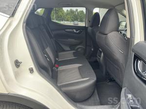 White Nissan Qashqai 2020 in Riga, with an engine capacity of 1.50 L and mileage of 89 thousand km for 14900 €, photo 12 on AUTOMOTO.COM.LV