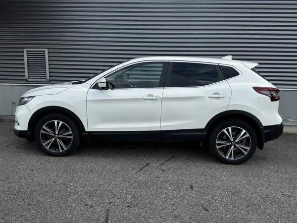 White Nissan Qashqai 2020 in Riga, with an engine capacity of 1.50 L and mileage of 89 thousand km for 14900 €, photo 2 on AUTOMOTO.COM.LV