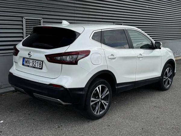 White Nissan Qashqai 2020 in Riga, with an engine capacity of 1.50 L and mileage of 89 thousand km for 14900 €, photo 5 on AUTOMOTO.COM.LV