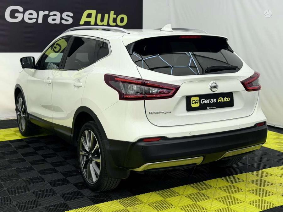 White Nissan Qashqai 2020 in Vilnius, with an engine capacity of 1.33 L and mileage of 146 thousand km for 14950 €, photo 7 on AUTOMOTO.COM.LV