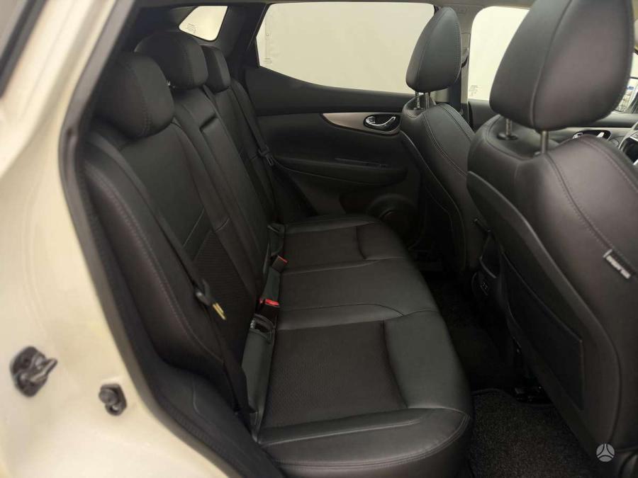White Nissan Qashqai 2020 in Vilnius, with an engine capacity of 1.33 L and mileage of 146 thousand km for 14950 €, photo 14 on AUTOMOTO.COM.LV