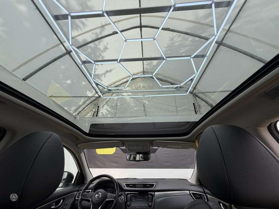 White Nissan Qashqai 2020 in Vilnius, with an engine capacity of 1.33 L and mileage of 146 thousand km for 14950 €, photo 20 on AUTOMOTO.COM.LV