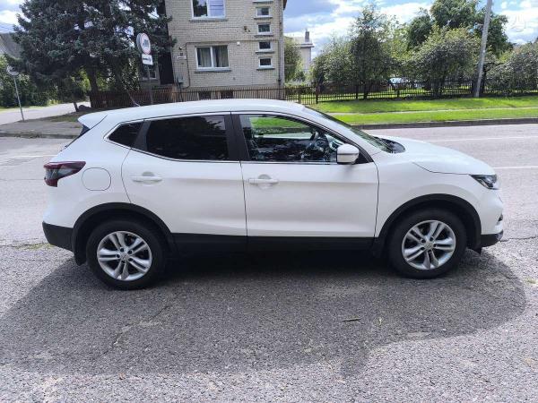 White Nissan Qashqai 2020 in Kaunas, with an engine capacity of 1.46 L and mileage of 219 thousand km for 10650 €, photo 6 on AUTOMOTO.COM.LV