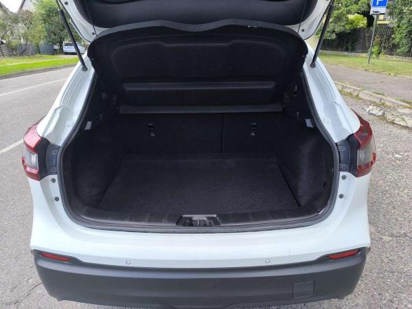 White Nissan Qashqai 2020 in Kaunas, with an engine capacity of 1.46 L and mileage of 219 thousand km for 10650 €, photo 10 on AUTOMOTO.COM.LV