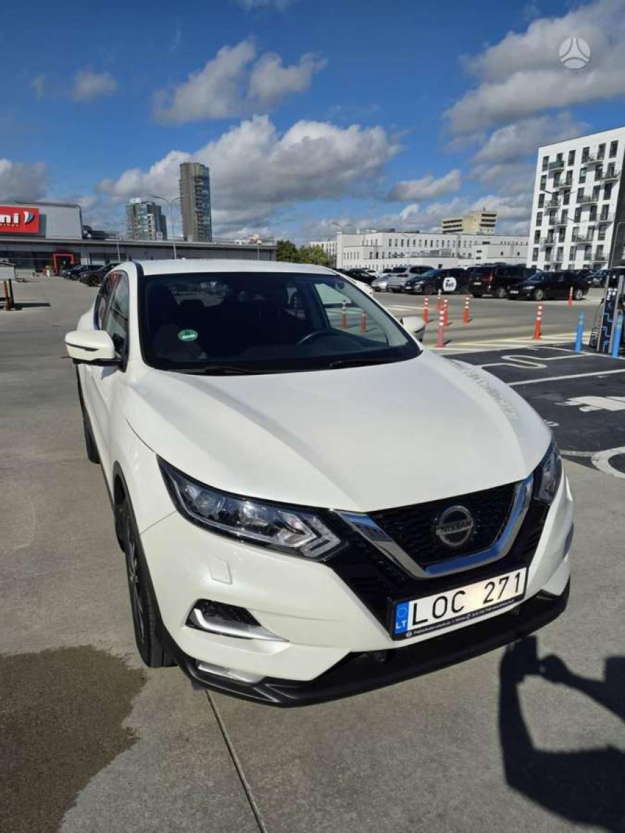 White Nissan Qashqai 2020 in Vilnius, with an engine capacity of 1.33 L and mileage of 72 thousand km for 15250 €, photo 3 on AUTOMOTO.COM.LV