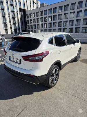 White Nissan Qashqai 2020 in Vilnius, with an engine capacity of 1.33 L and mileage of 72 thousand km for 15250 €, photo 4 on AUTOMOTO.COM.LV
