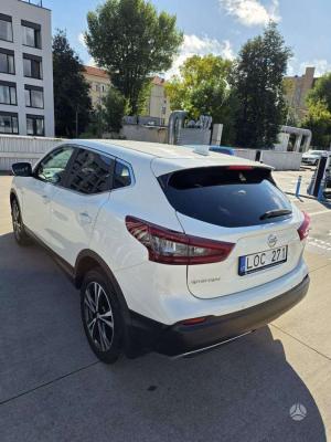 White Nissan Qashqai 2020 in Vilnius, with an engine capacity of 1.33 L and mileage of 72 thousand km for 15250 €, photo 5 on AUTOMOTO.COM.LV