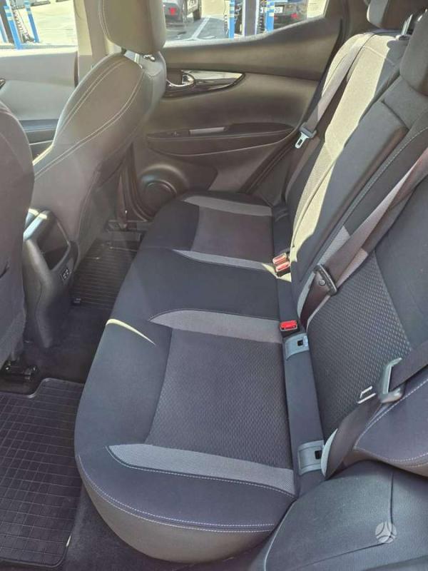 Nissan Qashqai 2020 Viļņa vietnē Balts Nissan Qashqai 2020 Viļņa, ar dzinēja tilpumu 1.33 L un nobraukumu 72 tūkst. km par 15250 €, foto 7 vietnē AUTOMOTO.COM.LV