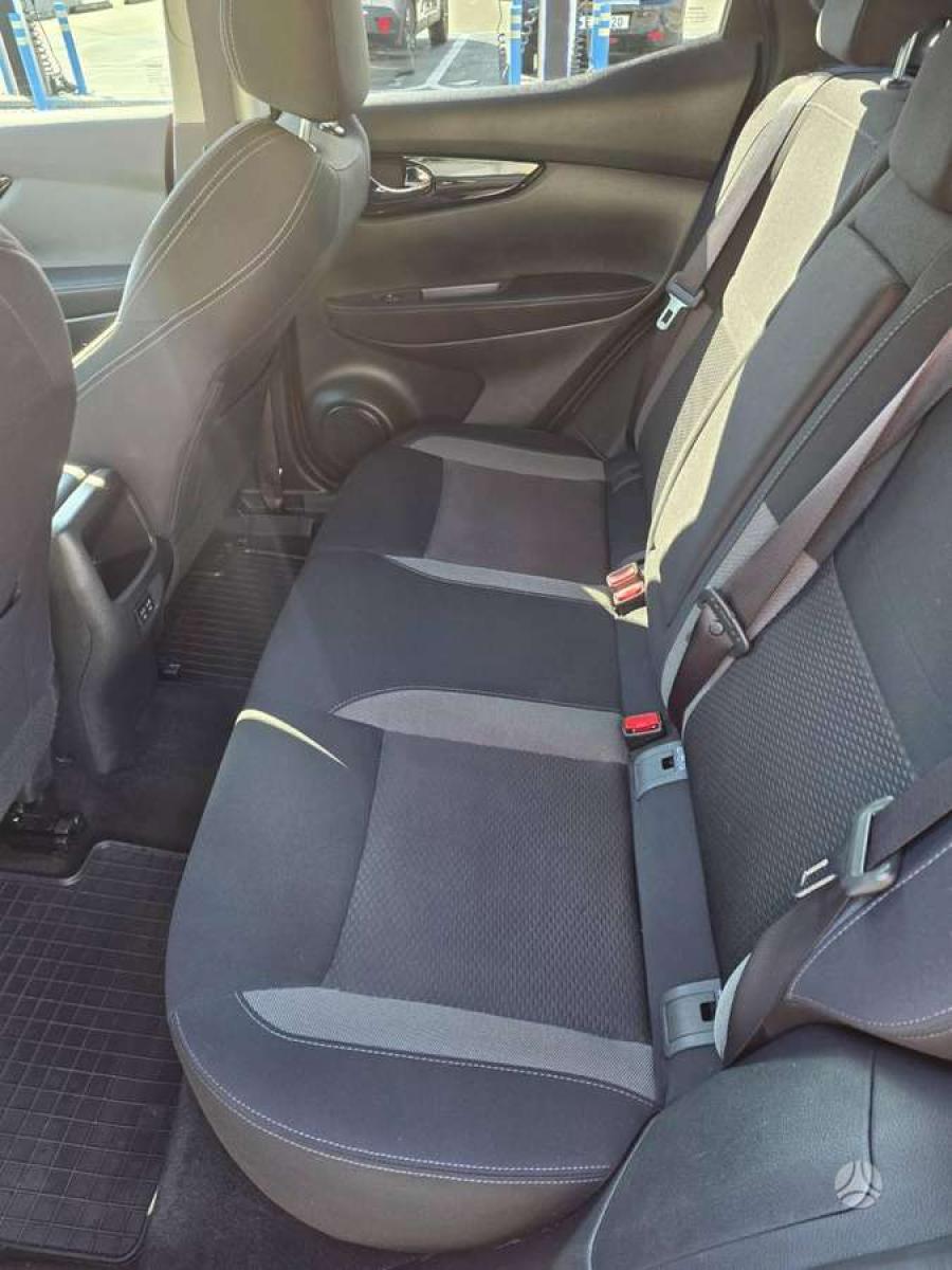 White Nissan Qashqai 2020 in Vilnius, with an engine capacity of 1.33 L and mileage of 72 thousand km for 15250 €, photo 7 on AUTOMOTO.COM.LV