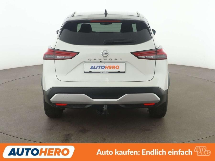 White Nissan Qashqai 2021 in Kaunas, with an engine capacity of 1.30 L and mileage of 33 thousand km for 27540 €, photo 5 on AUTOMOTO.COM.LV