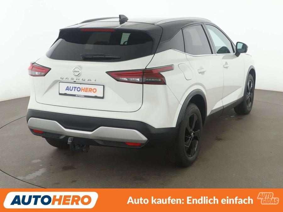 White Nissan Qashqai 2021 in Kaunas, with an engine capacity of 1.30 L and mileage of 33 thousand km for 27540 €, photo 6 on AUTOMOTO.COM.LV