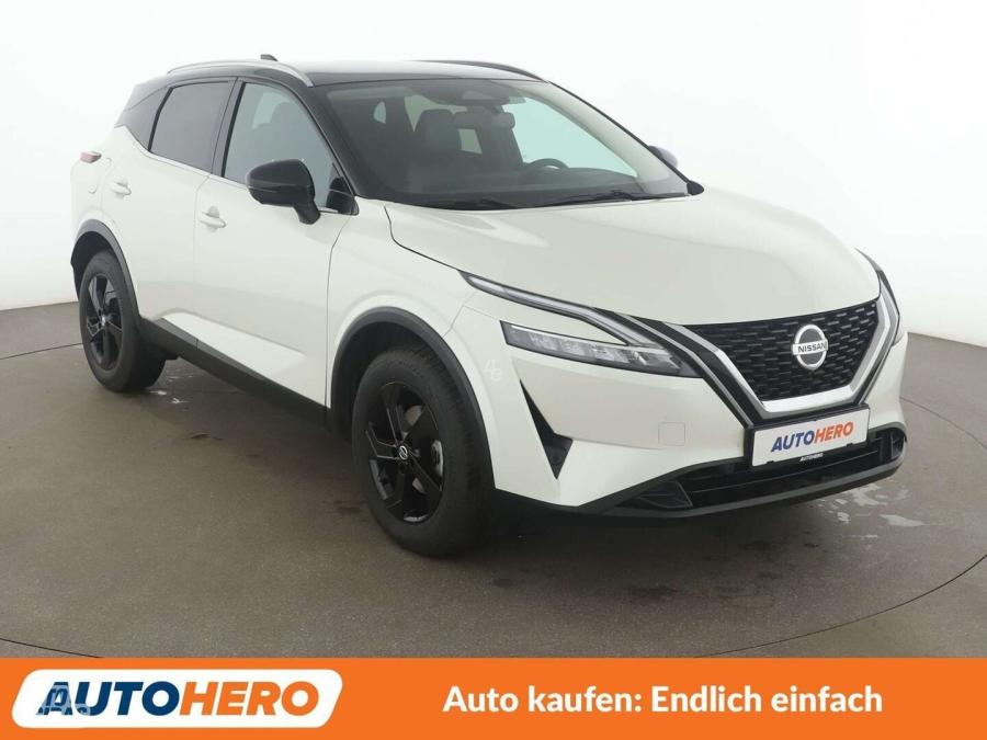 White Nissan Qashqai 2021 in Kaunas, with an engine capacity of 1.30 L and mileage of 33 thousand km for 27540 €, photo 8 on AUTOMOTO.COM.LV