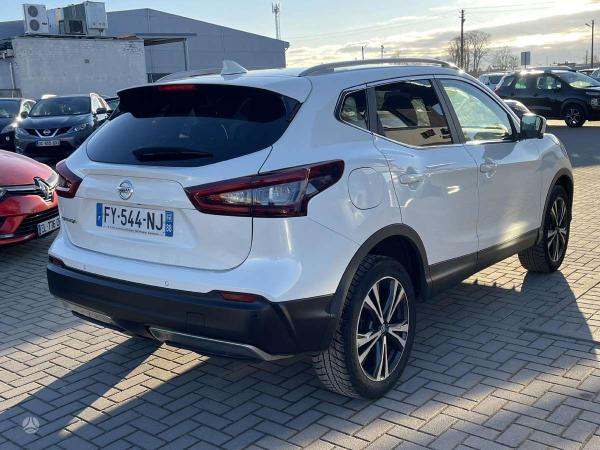White Nissan Qashqai 2021 in Taurage, with an engine capacity of 1.46 L and mileage of 171 thousand km for 11500 €, photo 3 on AUTOMOTO.COM.LV