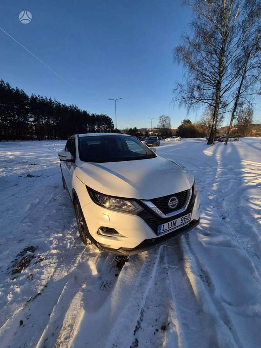 White Nissan Qashqai 2021 in Kaunas, with an engine capacity of 1.33 L and mileage of 92 thousand km for 17800 €, photo 2 on AUTOMOTO.COM.LV