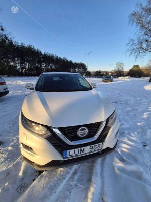 White Nissan Qashqai 2021 in Kaunas, with an engine capacity of 1.33 L and mileage of 92 thousand km for 17800 €, photo 3 on AUTOMOTO.COM.LV