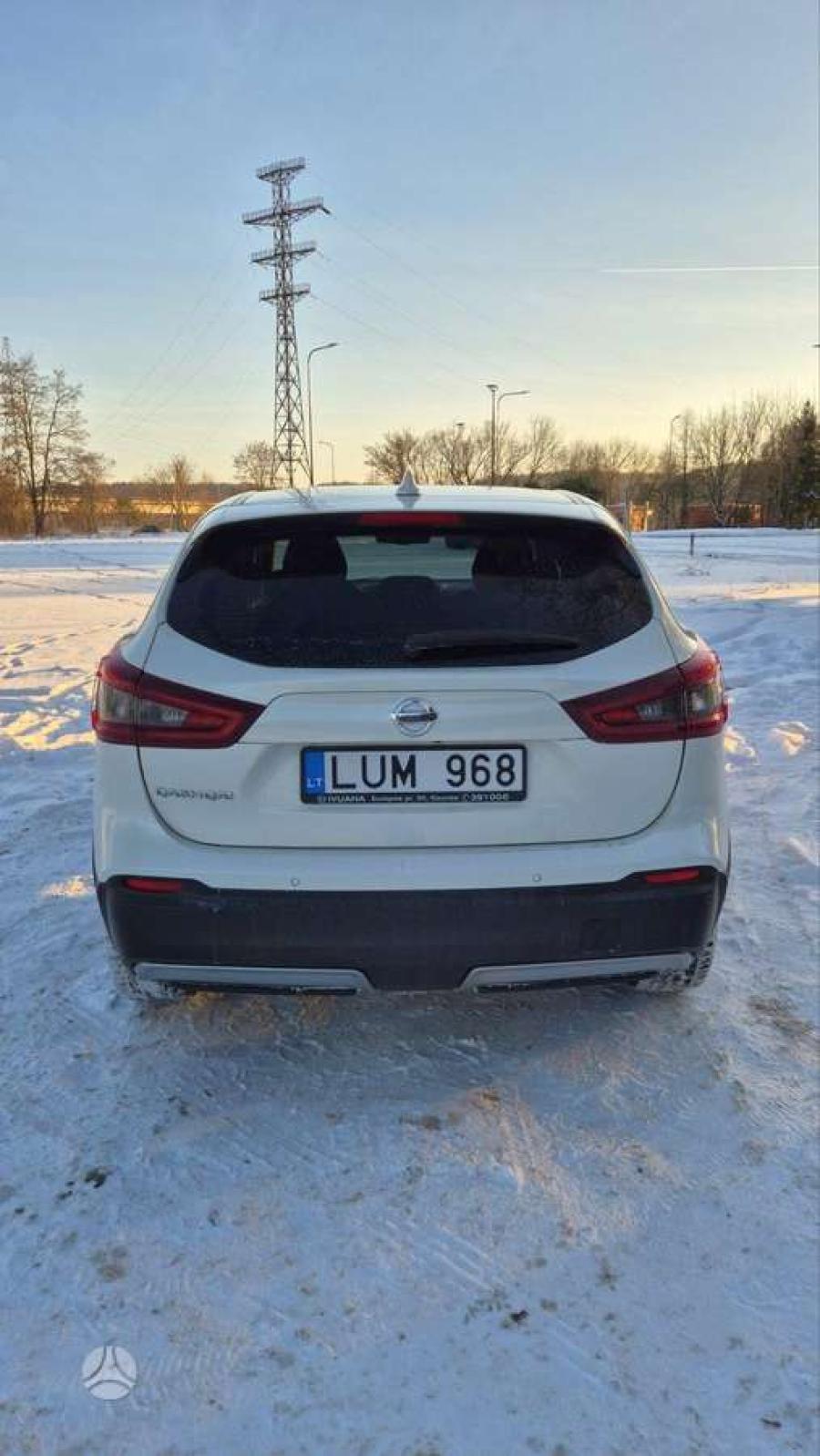 White Nissan Qashqai 2021 in Kaunas, with an engine capacity of 1.33 L and mileage of 92 thousand km for 17800 €, photo 4 on AUTOMOTO.COM.LV