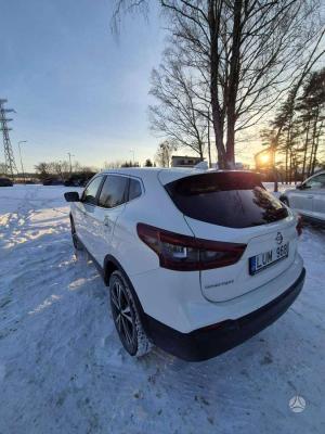 White Nissan Qashqai 2021 in Kaunas, with an engine capacity of 1.33 L and mileage of 92 thousand km for 17800 €, photo 5 on AUTOMOTO.COM.LV
