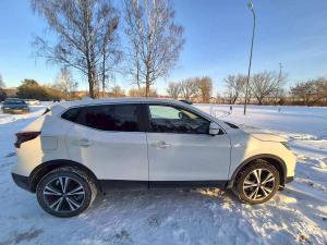 White Nissan Qashqai 2021 in Kaunas, with an engine capacity of 1.33 L and mileage of 92 thousand km for 17800 €, photo 8 on AUTOMOTO.COM.LV