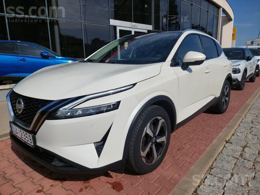 Balts Nissan Qashqai 2021 Daugavpils, ar dzinēja tilpumu 1.30 L un nobraukumu 60 tūkst. km par 20700 €, foto 1 vietnē AUTOMOTO.COM.LV