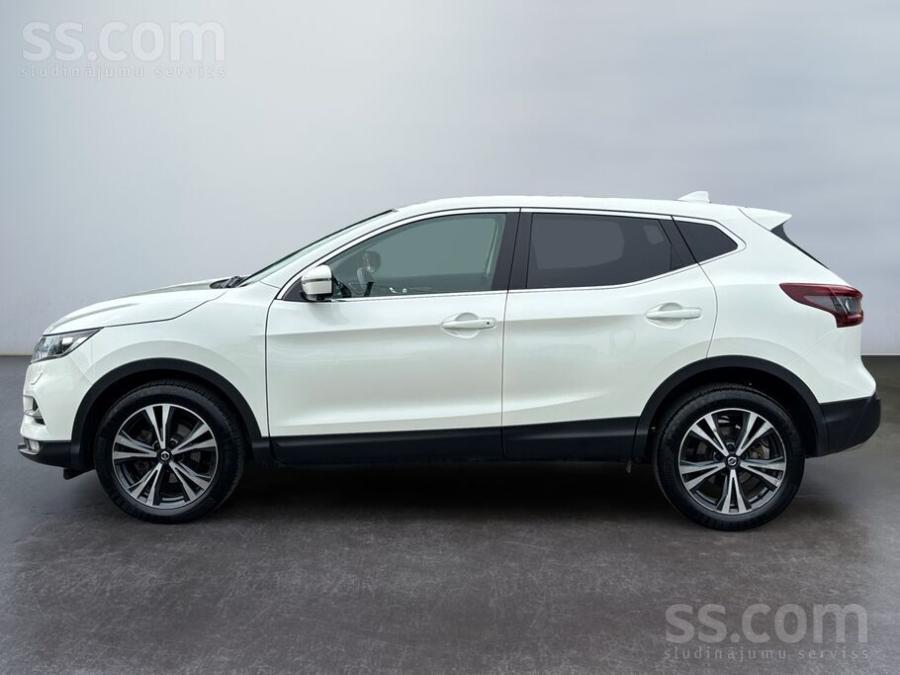 White Nissan Qashqai 2021 in Riga, with an engine capacity of 1.30 L and mileage of 81 thousand km for 15900 €, photo 3 on AUTOMOTO.COM.LV