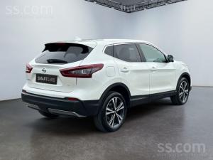 White Nissan Qashqai 2021 in Riga, with an engine capacity of 1.30 L and mileage of 81 thousand km for 15900 €, photo 6 on AUTOMOTO.COM.LV