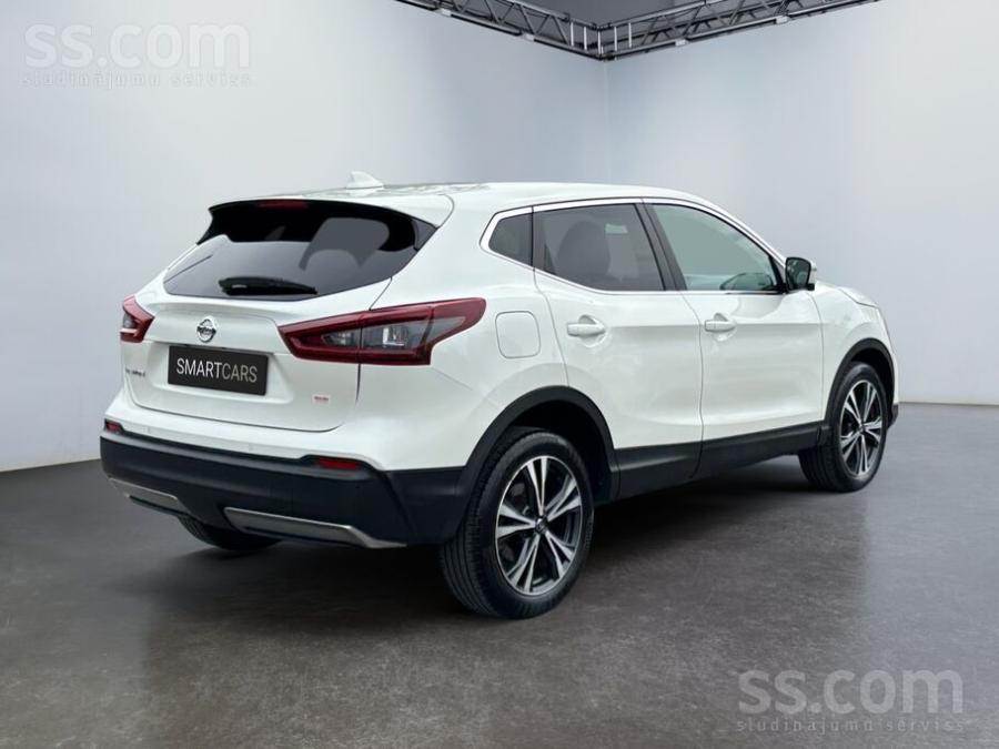 White Nissan Qashqai 2021 in Riga, with an engine capacity of 1.30 L and mileage of 81 thousand km for 15900 €, photo 6 on AUTOMOTO.COM.LV