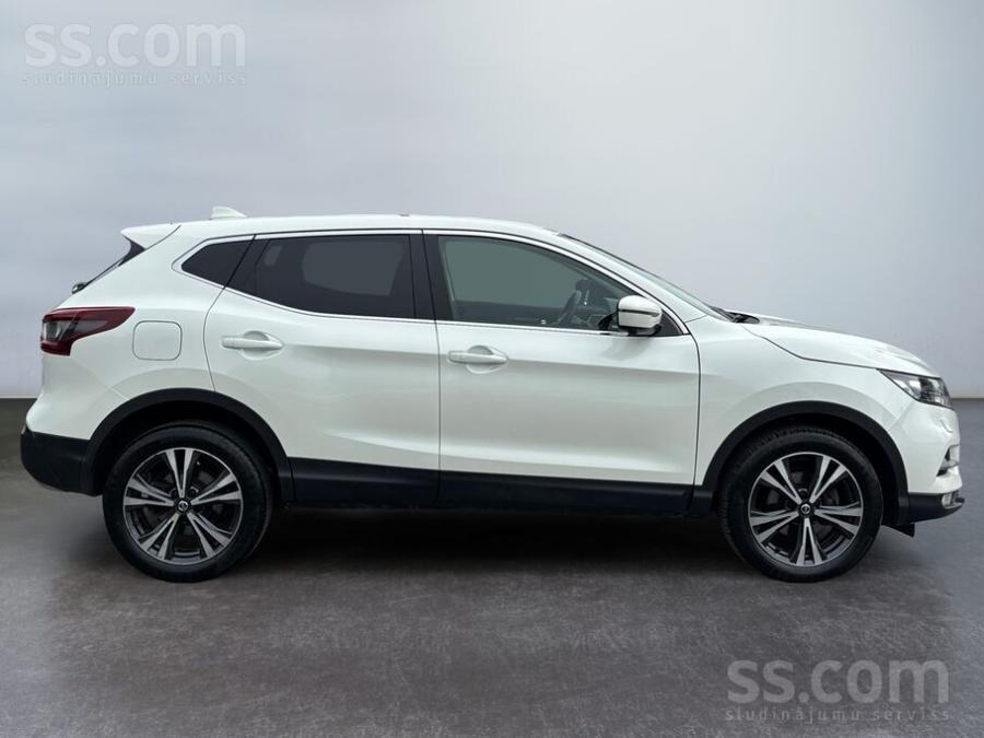 White Nissan Qashqai 2021 in Riga, with an engine capacity of 1.30 L and mileage of 81 thousand km for 15900 €, photo 7 on AUTOMOTO.COM.LV