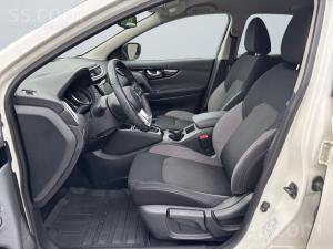 White Nissan Qashqai 2021 in Riga, with an engine capacity of 1.30 L and mileage of 81 thousand km for 15900 €, photo 10 on AUTOMOTO.COM.LV