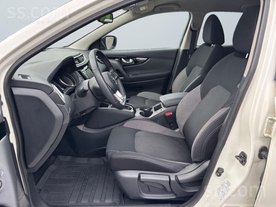 White Nissan Qashqai 2021 in Riga, with an engine capacity of 1.30 L and mileage of 81 thousand km for 15900 €, photo 10 on AUTOMOTO.COM.LV
