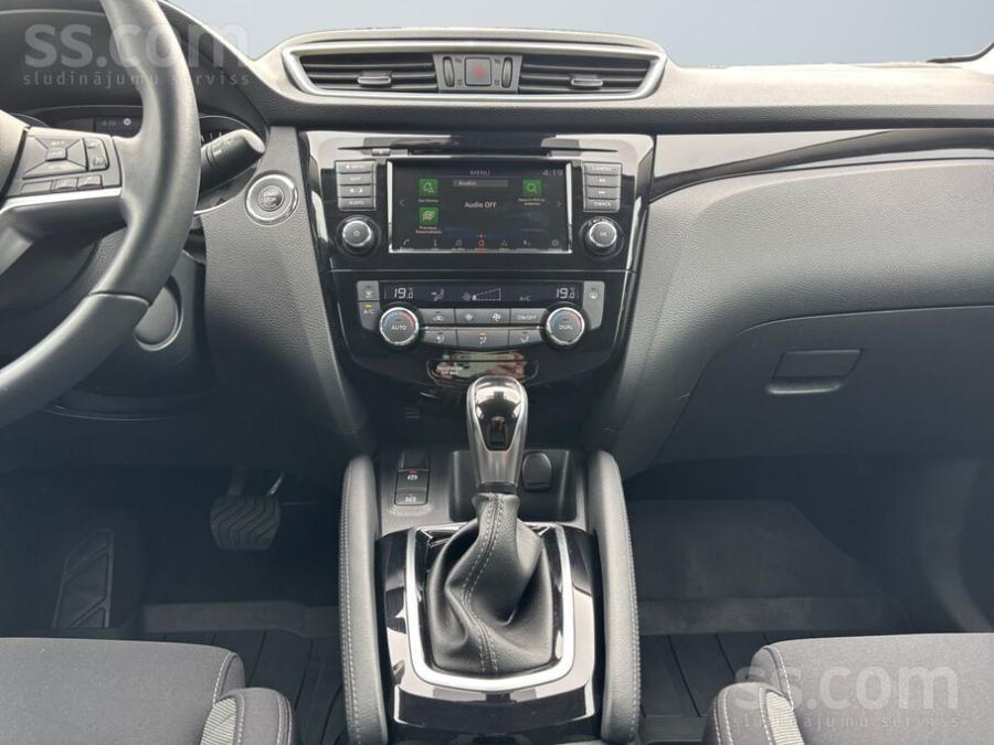White Nissan Qashqai 2021 in Riga, with an engine capacity of 1.30 L and mileage of 81 thousand km for 15900 €, photo 12 on AUTOMOTO.COM.LV
