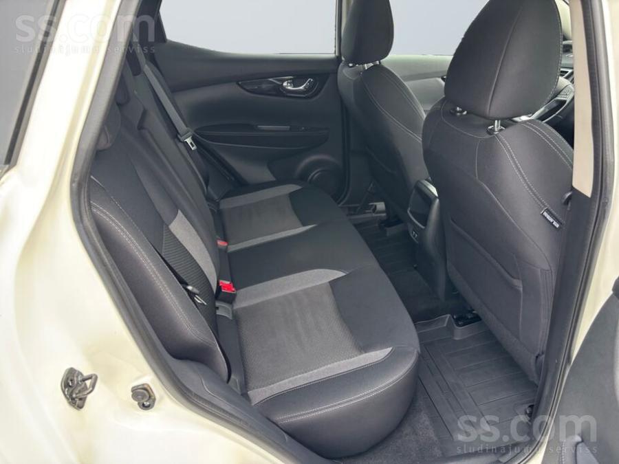 White Nissan Qashqai 2021 in Riga, with an engine capacity of 1.30 L and mileage of 81 thousand km for 15900 €, photo 14 on AUTOMOTO.COM.LV