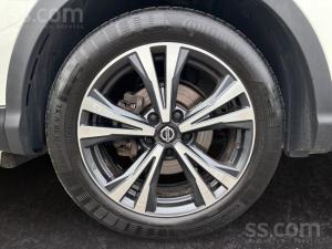 White Nissan Qashqai 2021 in Riga, with an engine capacity of 1.30 L and mileage of 81 thousand km for 15900 €, photo 15 on AUTOMOTO.COM.LV