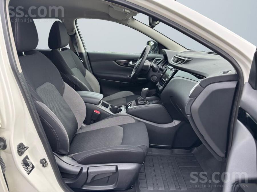 White Nissan Qashqai 2021 in Riga, with an engine capacity of 1.30 L and mileage of 81 thousand km for 15900 €, photo 16 on AUTOMOTO.COM.LV