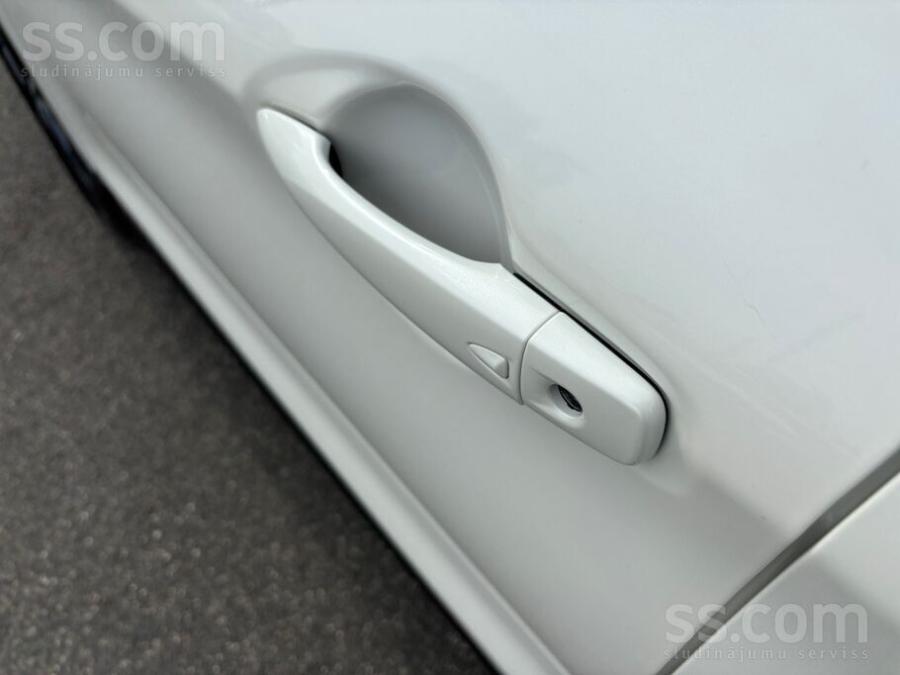 White Nissan Qashqai 2021 in Riga, with an engine capacity of 1.30 L and mileage of 81 thousand km for 15900 €, photo 25 on AUTOMOTO.COM.LV