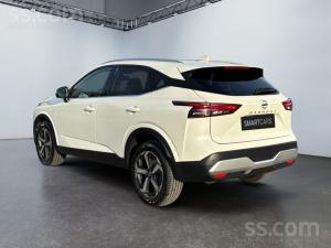 White Nissan Qashqai 2021 in Riga, with an engine capacity of 1.30 L and mileage of 66 thousand km for 19950 €, photo 4 on AUTOMOTO.COM.LV