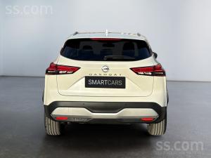 White Nissan Qashqai 2021 in Riga, with an engine capacity of 1.30 L and mileage of 66 thousand km for 19950 €, photo 5 on AUTOMOTO.COM.LV