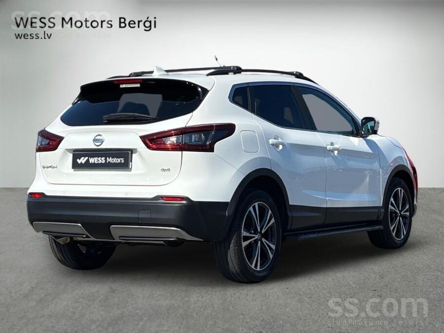White Nissan Qashqai 2021 in Riga, with an engine capacity of 1.30 L and mileage of 56 thousand km for 18990 €, photo 3 on AUTOMOTO.COM.LV
