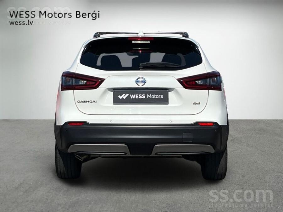 White Nissan Qashqai 2021 in Riga, with an engine capacity of 1.30 L and mileage of 56 thousand km for 18990 €, photo 5 on AUTOMOTO.COM.LV