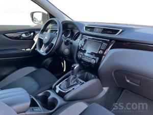 White Nissan Qashqai 2021 in Riga, with an engine capacity of 1.30 L and mileage of 56 thousand km for 18990 €, photo 7 on AUTOMOTO.COM.LV