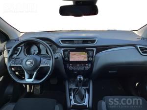 White Nissan Qashqai 2021 in Riga, with an engine capacity of 1.30 L and mileage of 56 thousand km for 18990 €, photo 9 on AUTOMOTO.COM.LV