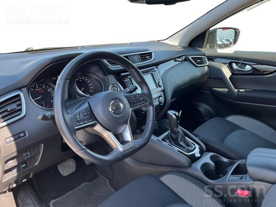 White Nissan Qashqai 2021 in Riga, with an engine capacity of 1.30 L and mileage of 56 thousand km for 18990 €, photo 12 on AUTOMOTO.COM.LV