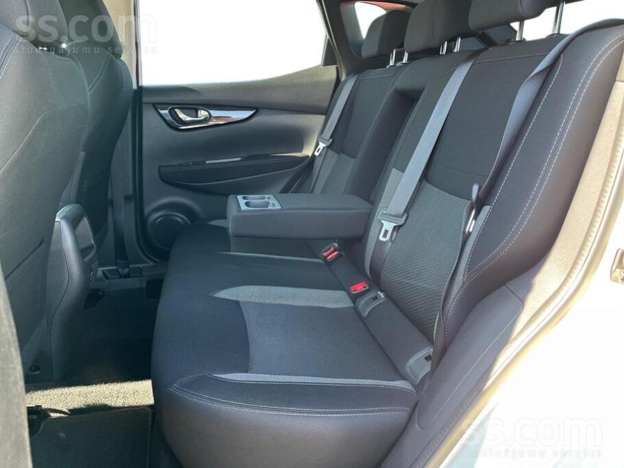 White Nissan Qashqai 2021 in Riga, with an engine capacity of 1.30 L and mileage of 56 thousand km for 18990 €, photo 22 on AUTOMOTO.COM.LV