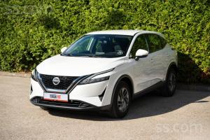 White Nissan Qashqai 2021 in Riga, with an engine capacity of 1.30 L and mileage of 46 thousand km for 18950 €, photo  on AUTOMOTO.COM.LV